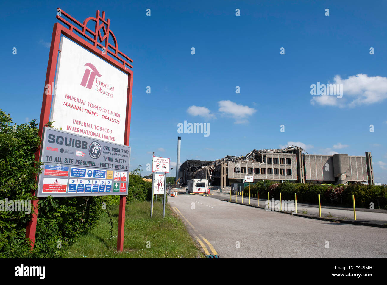 Building demolition britain hi-res stock photography and images - Alamy