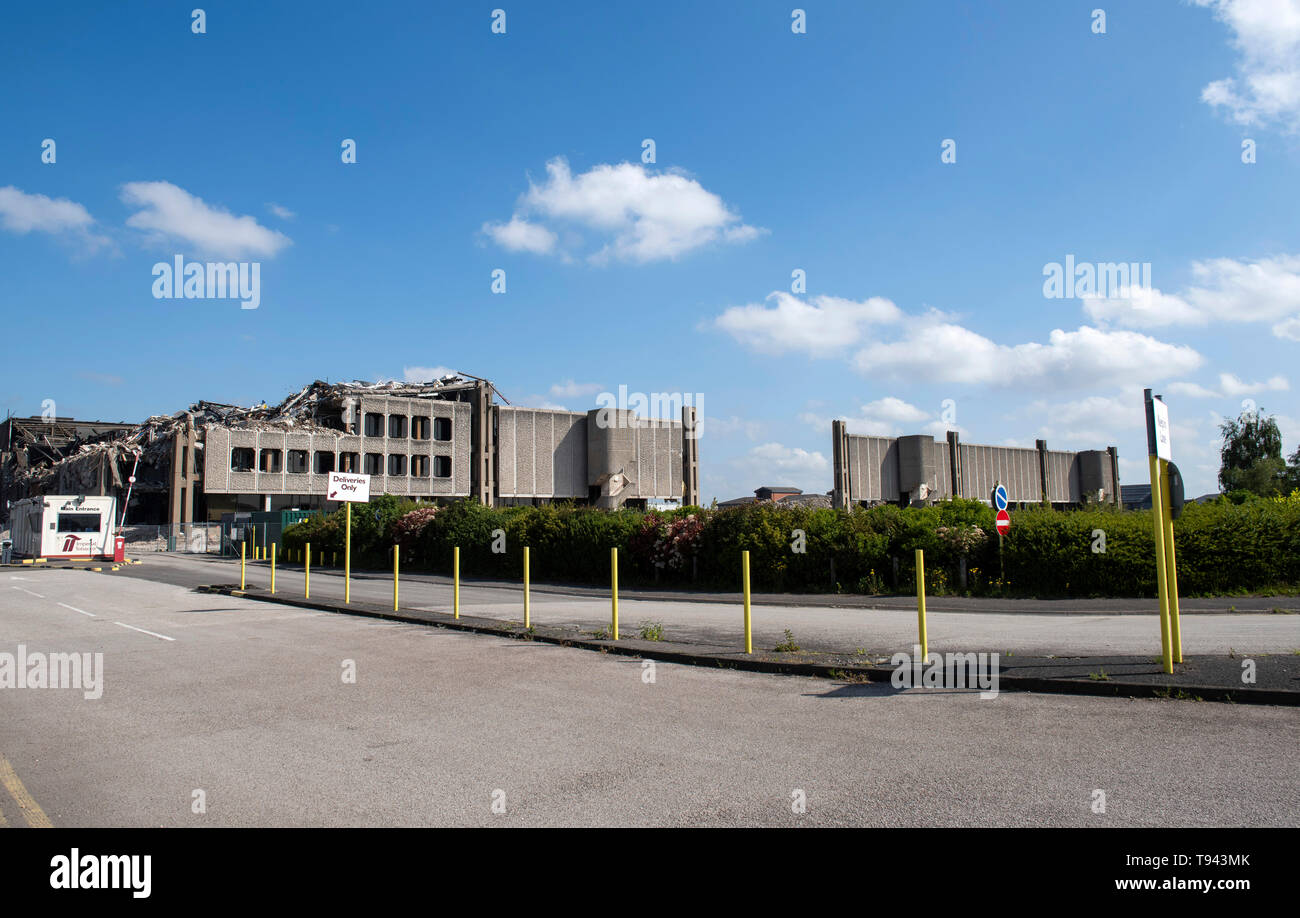 Demolition of the former Imperial Tobacco Horizon Factory building in ...