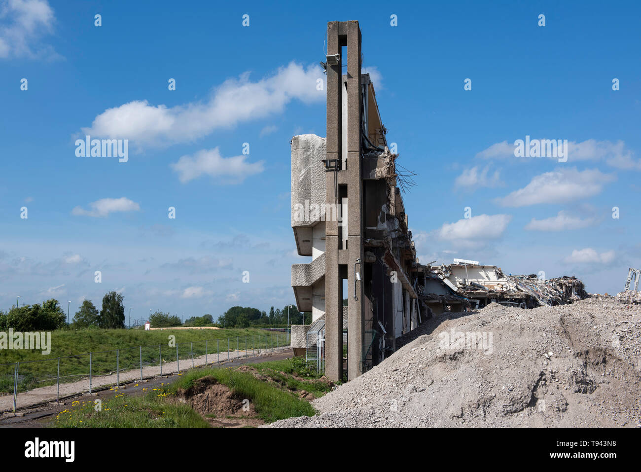 Demolition of the former Imperial Tobacco Horizon Factory building in ...