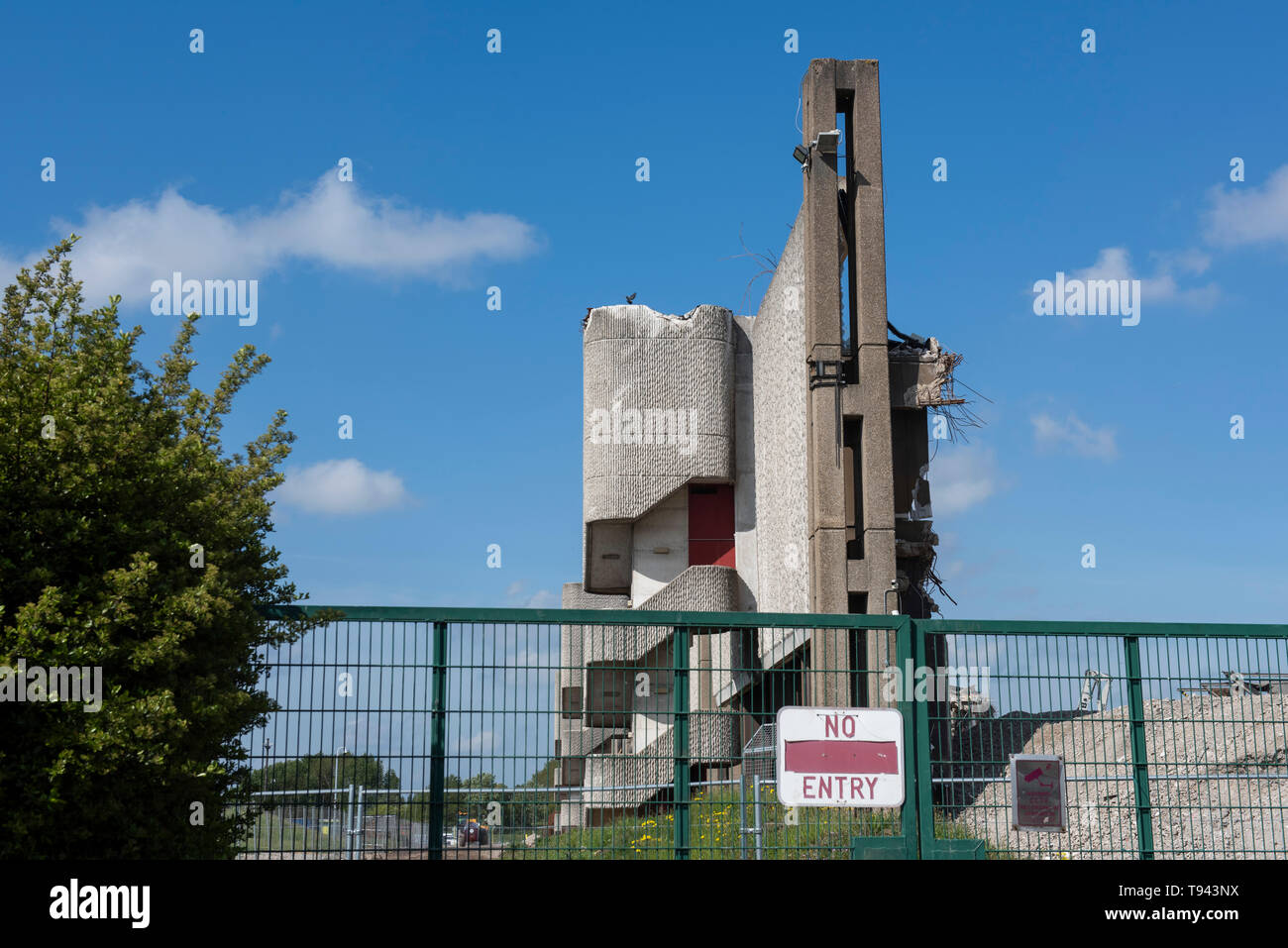 Demolition of the former Imperial Tobacco Horizon Factory building in ...