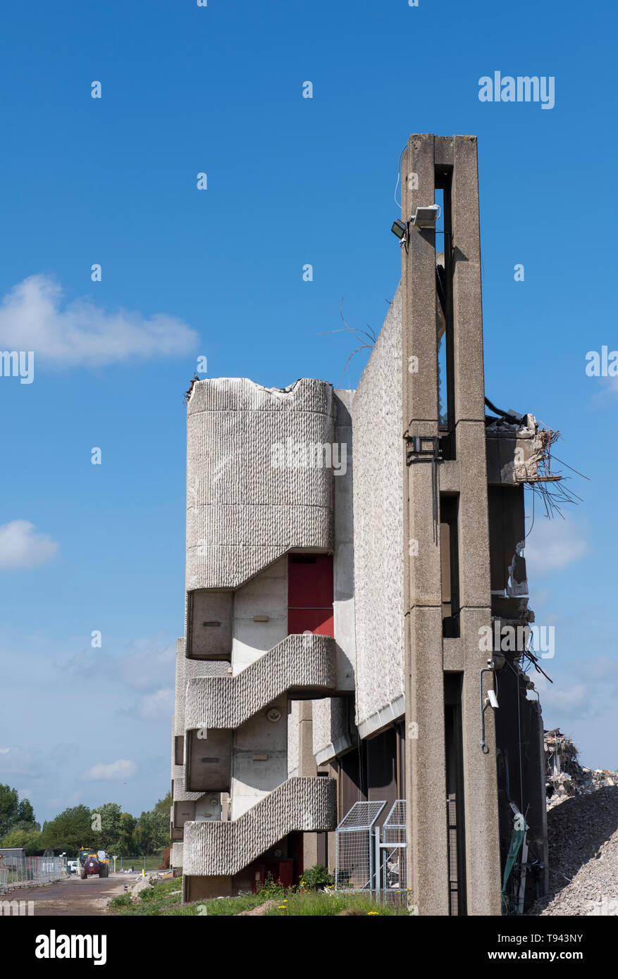 Demolition of the former Imperial Tobacco Horizon Factory building in ...