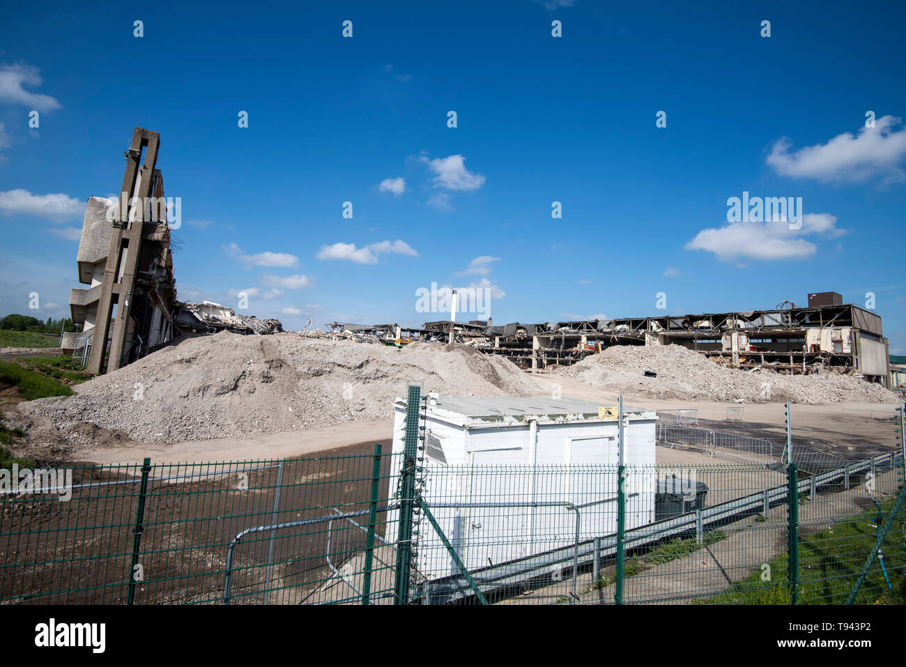 Demolition of the former Imperial Tobacco Horizon Factory building in ...