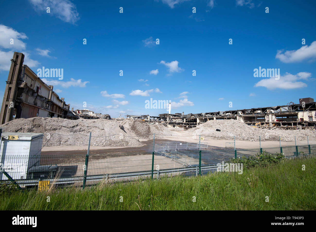 Demolition of the former Imperial Tobacco Horizon Factory building in ...