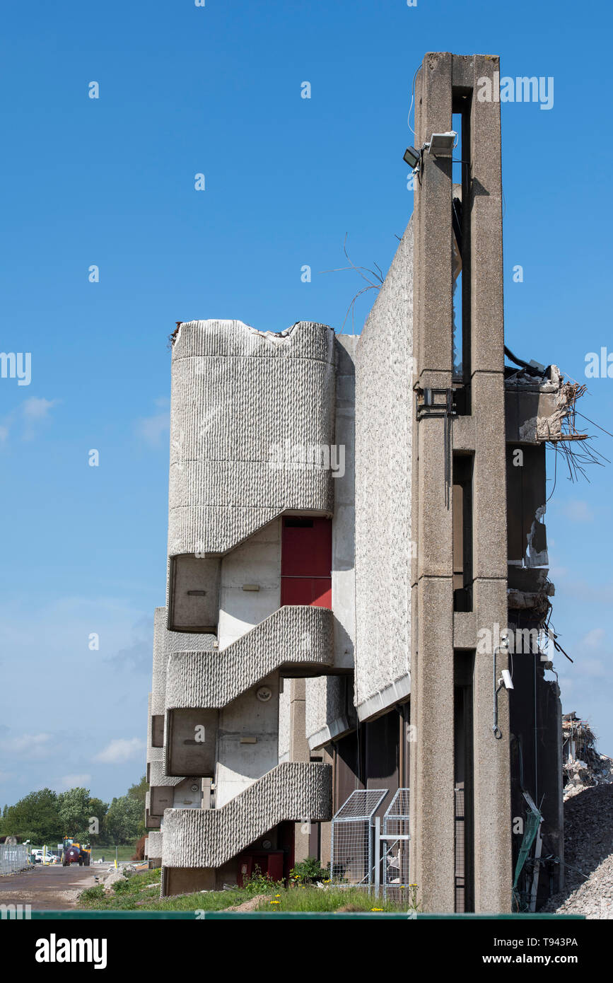 Demolition of the former Imperial Tobacco Horizon Factory building in ...