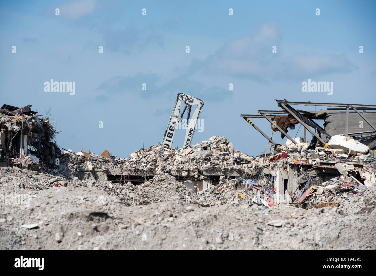 Demolition of the former Imperial Tobacco Horizon Factory building in ...