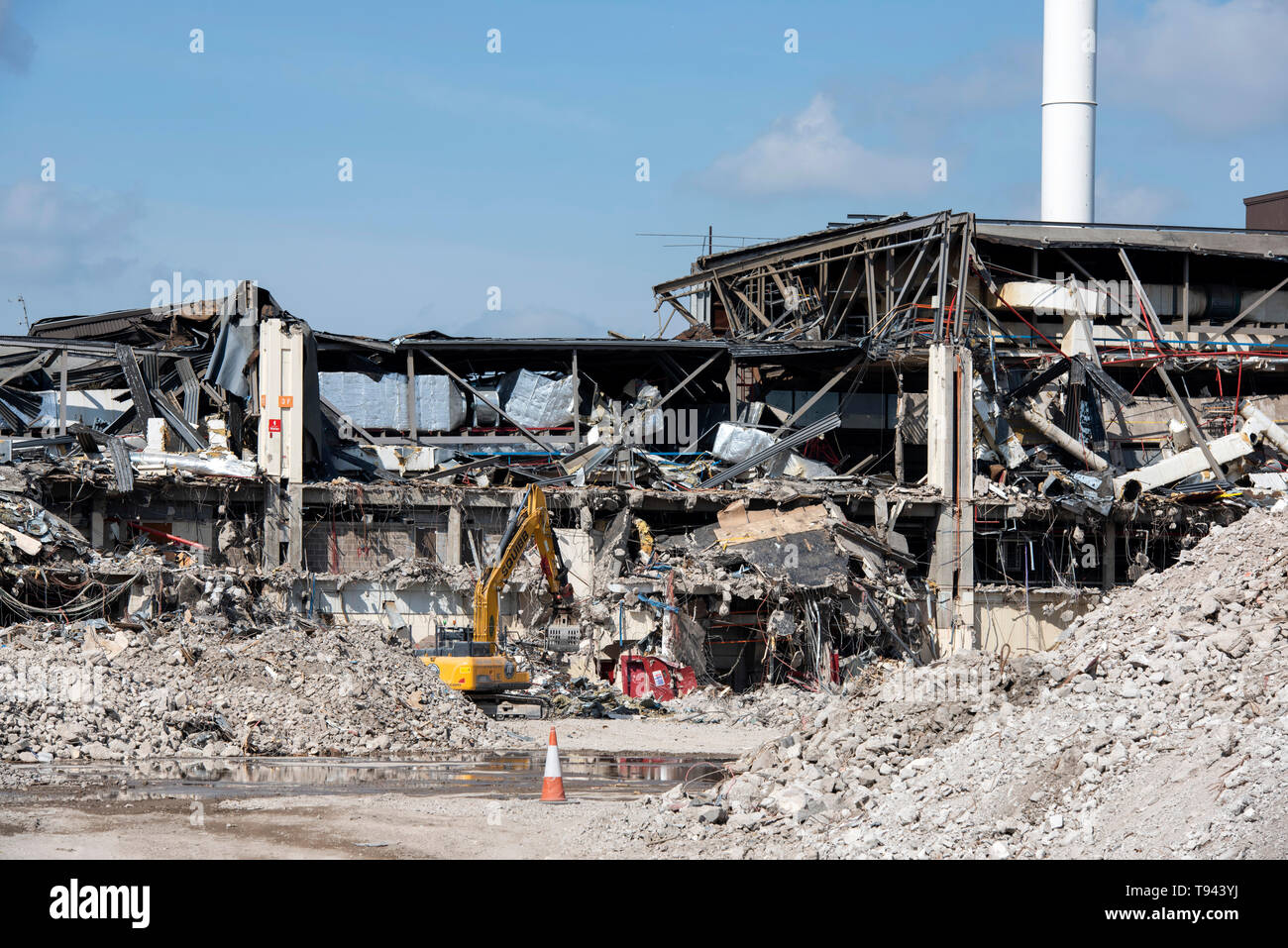 Demolition of the former Imperial Tobacco Horizon Factory building in ...
