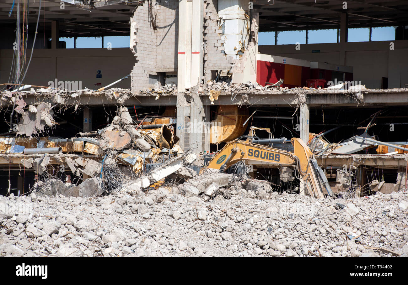 Demolition of the former Imperial Tobacco Horizon Factory building in ...