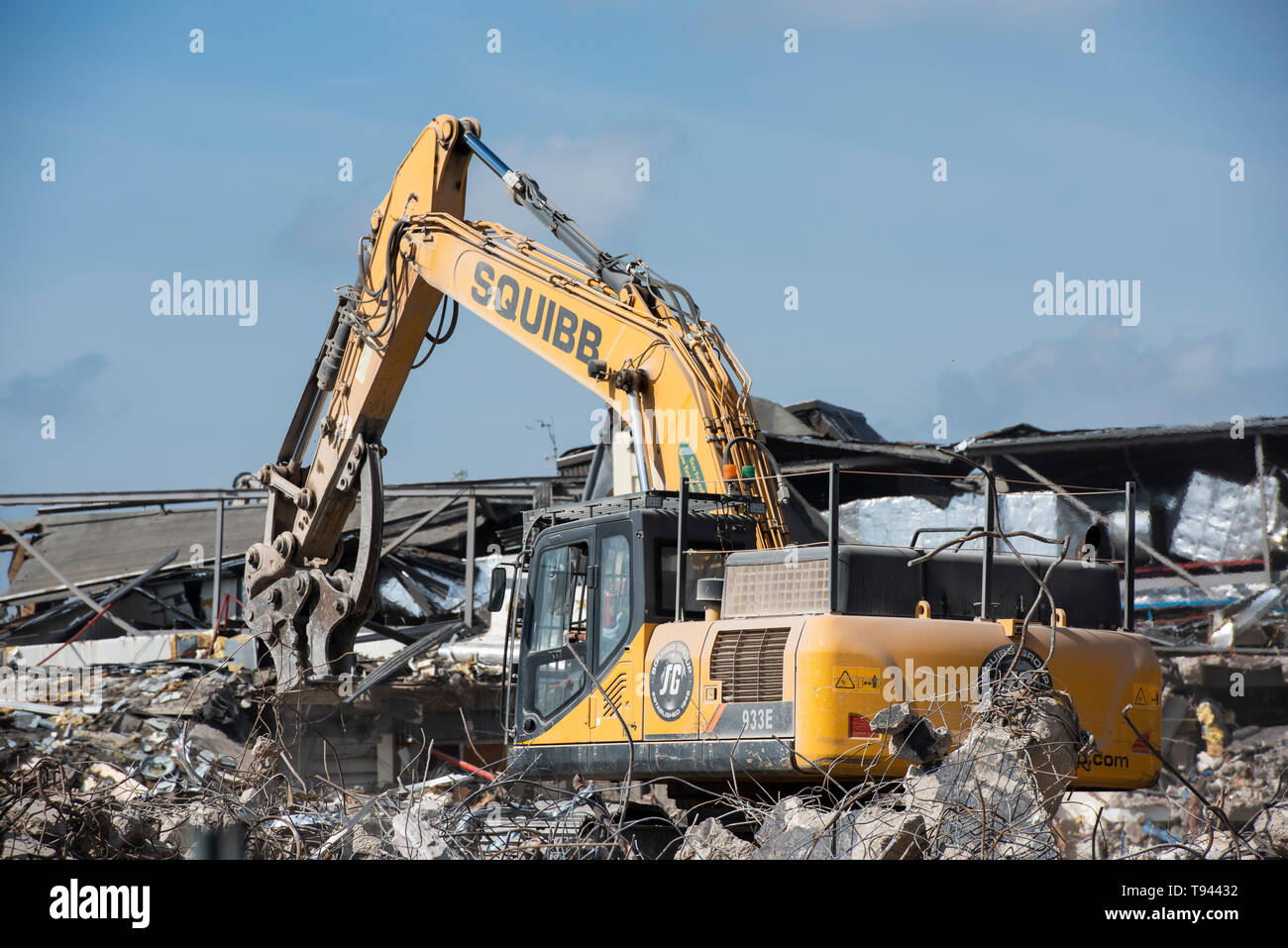 Demolition of the former Imperial Tobacco Horizon Factory building in ...