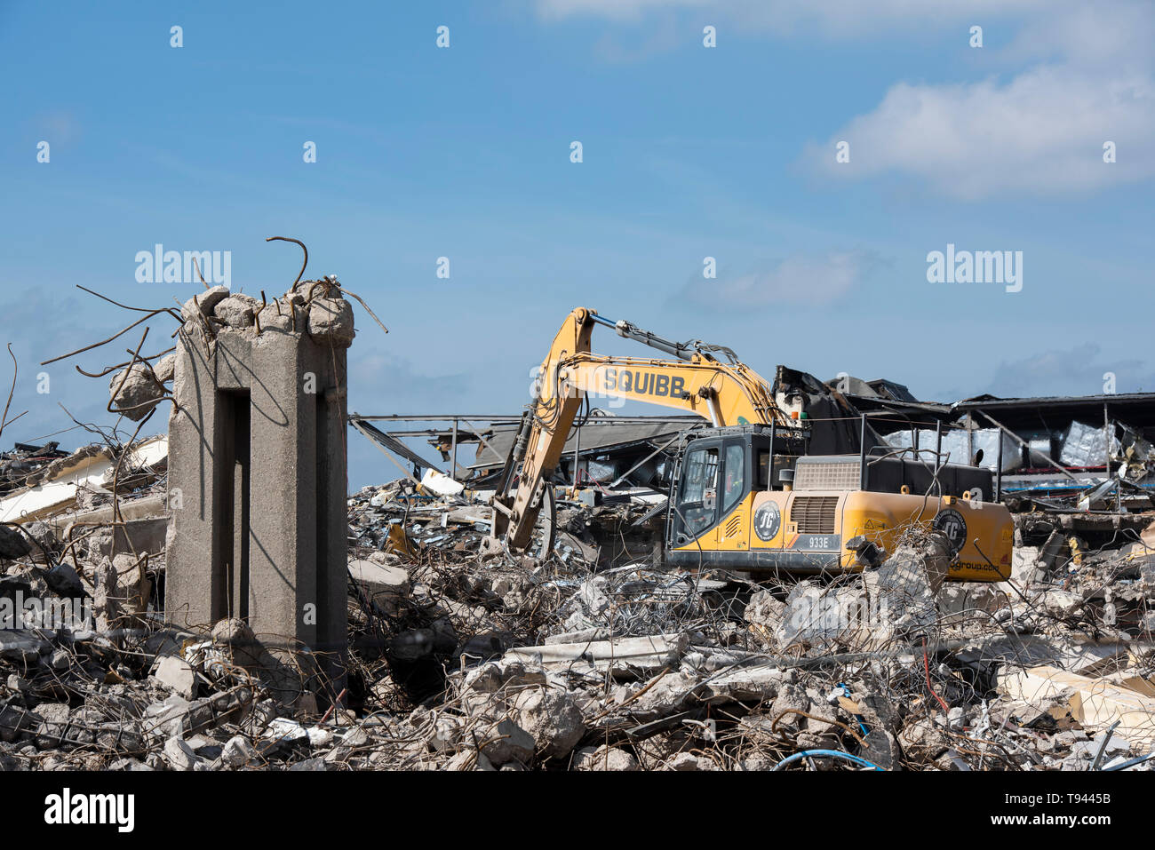 Demolition of the former Imperial Tobacco Horizon Factory building in ...