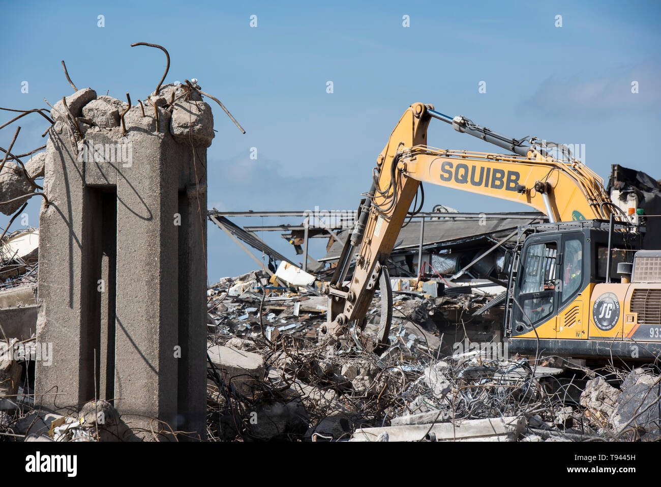 Demolition of the former Imperial Tobacco Horizon Factory building in ...