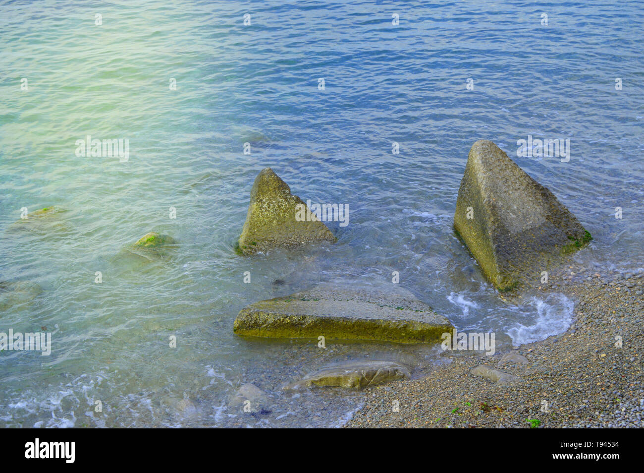 River waves beating stones hi-res stock photography and images - Alamy