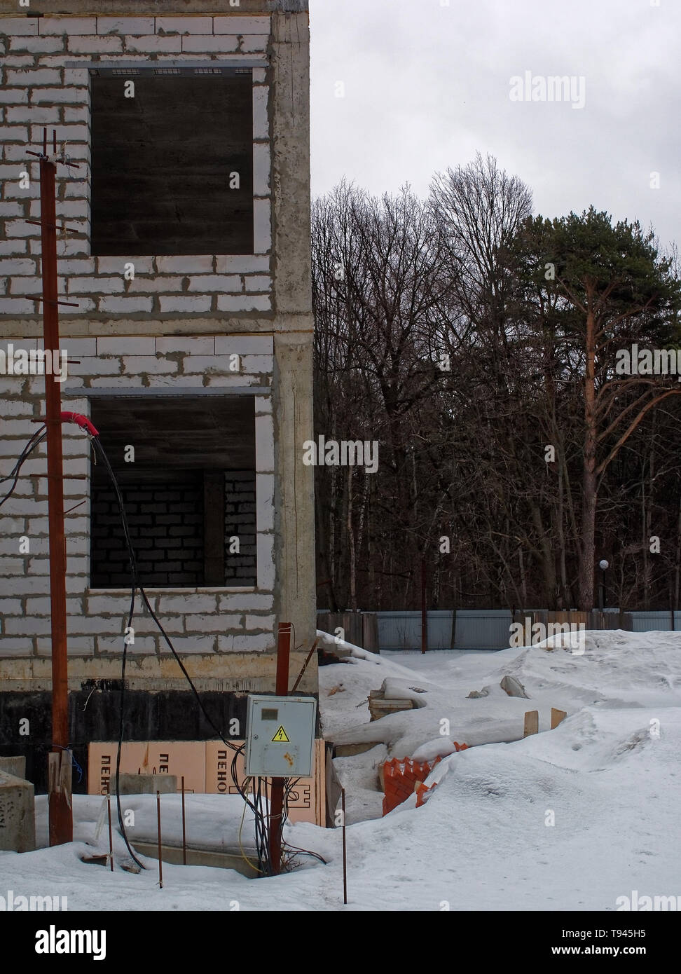 Unfinished brick building hi-res stock photography and images - Alamy