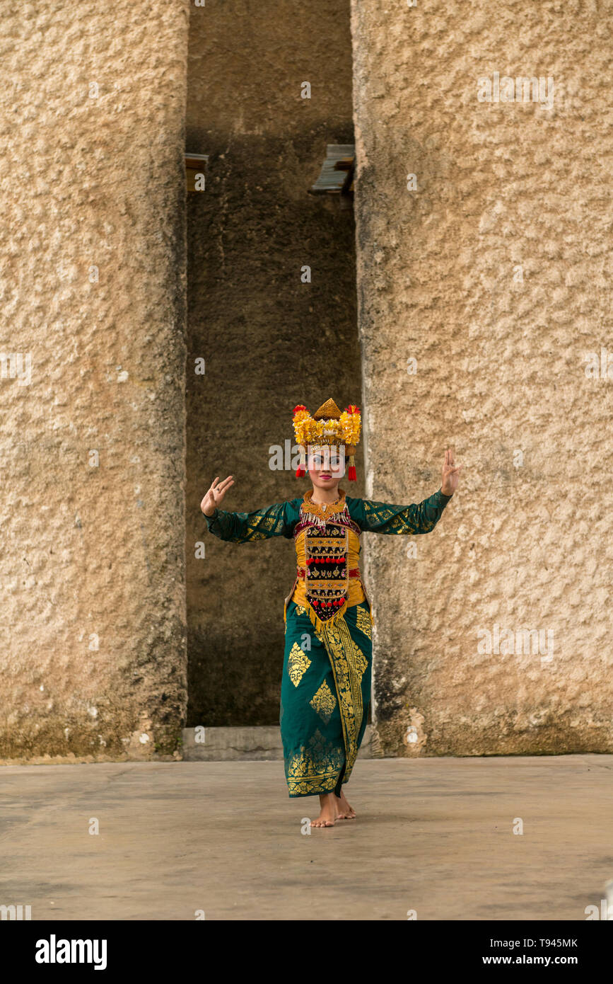 Barong dance show Stock Photo - Alamy