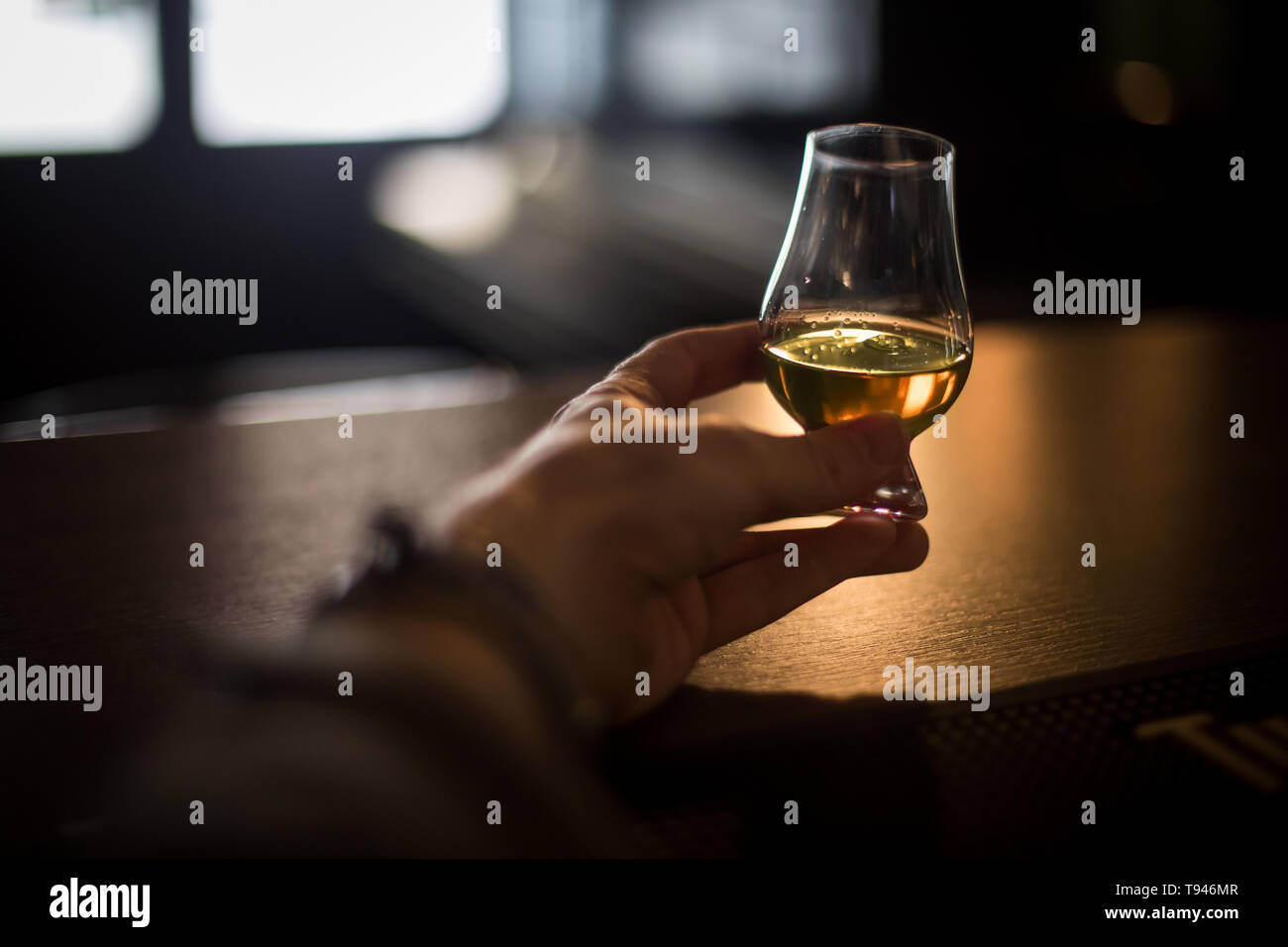 Hand grabbing a glass hi-res stock photography and images - Alamy