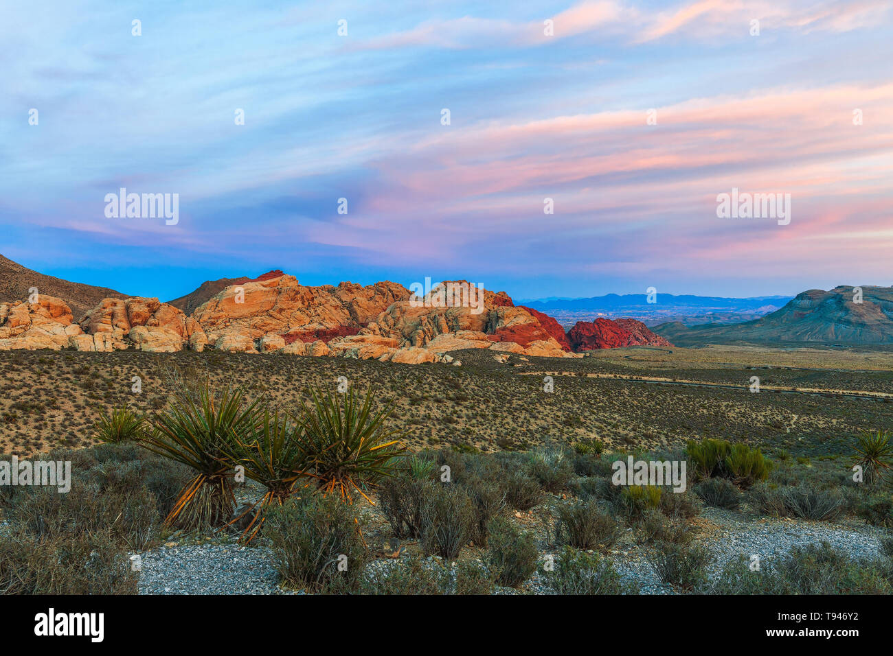 View from High Point Overlook at sunset. Red Rock Canyon National ...