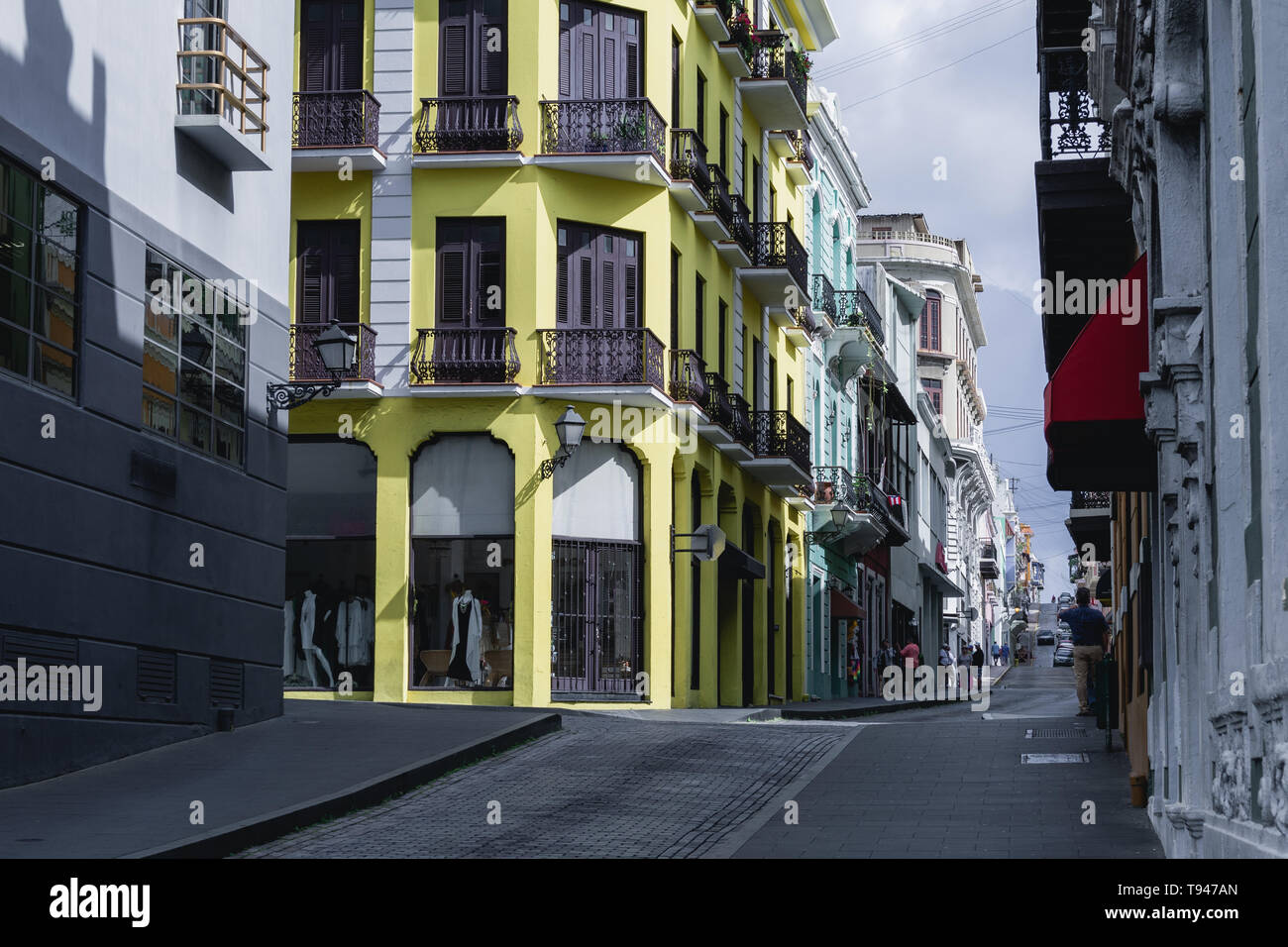 A picturesque street with houses in the Spanish colonial style Stock ...