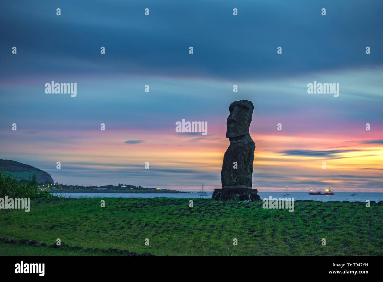 Ultra long exposure of single Moai against ocean in Easter Island Stock ...