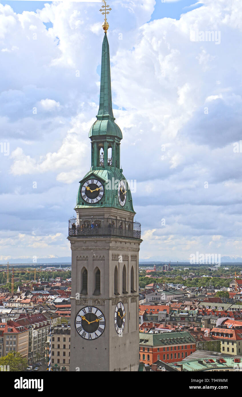 The 91 meters high tower of the baroque St. Peter's Church in Munich ...