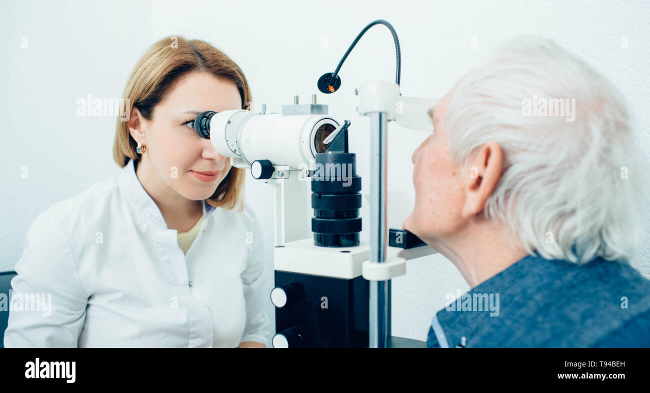 Senior man visiting optician, eye exam at clinic Stock Photo - Alamy Senior man visiting optician, eye exam at clinic Stock Photo - Alamy