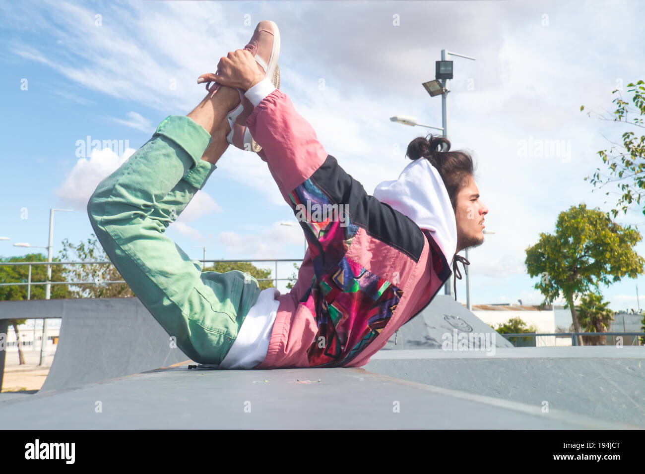 Young white dancer dancing hip-hop freestyle in a skate park Stock ...