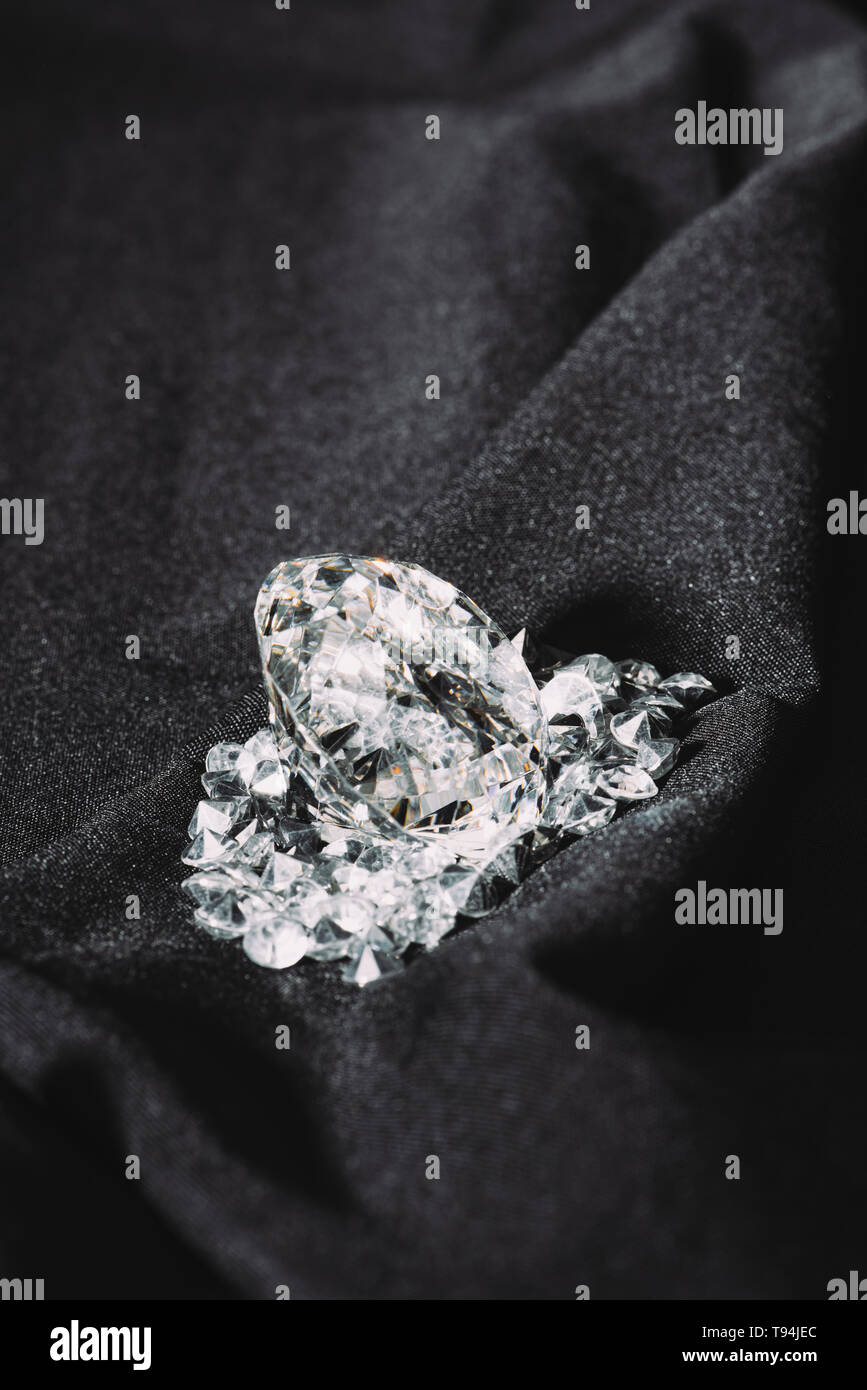 Pile of diamonds hi-res stock photography and images - Alamy