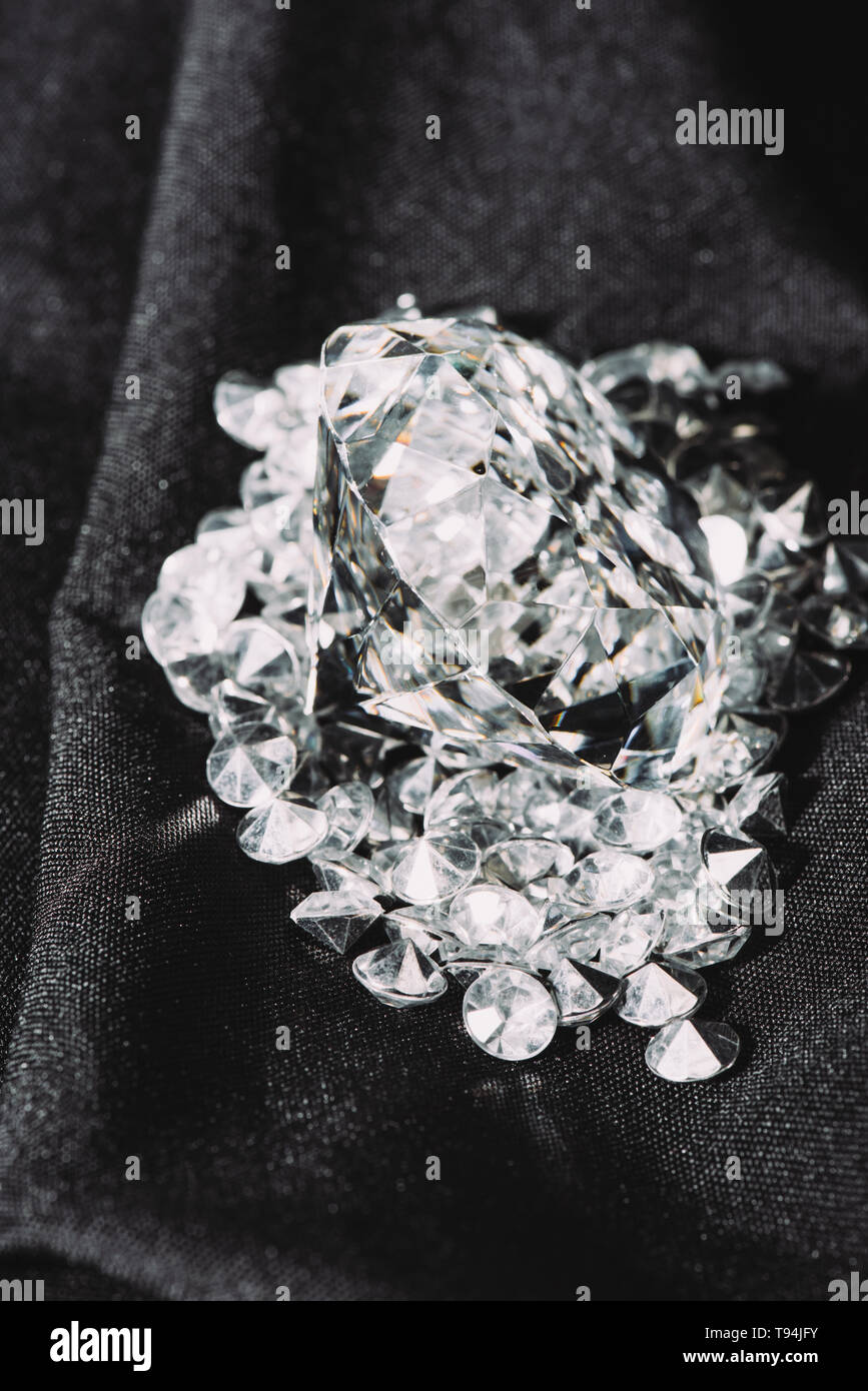 Diamonds pile hi-res stock photography and images - Alamy