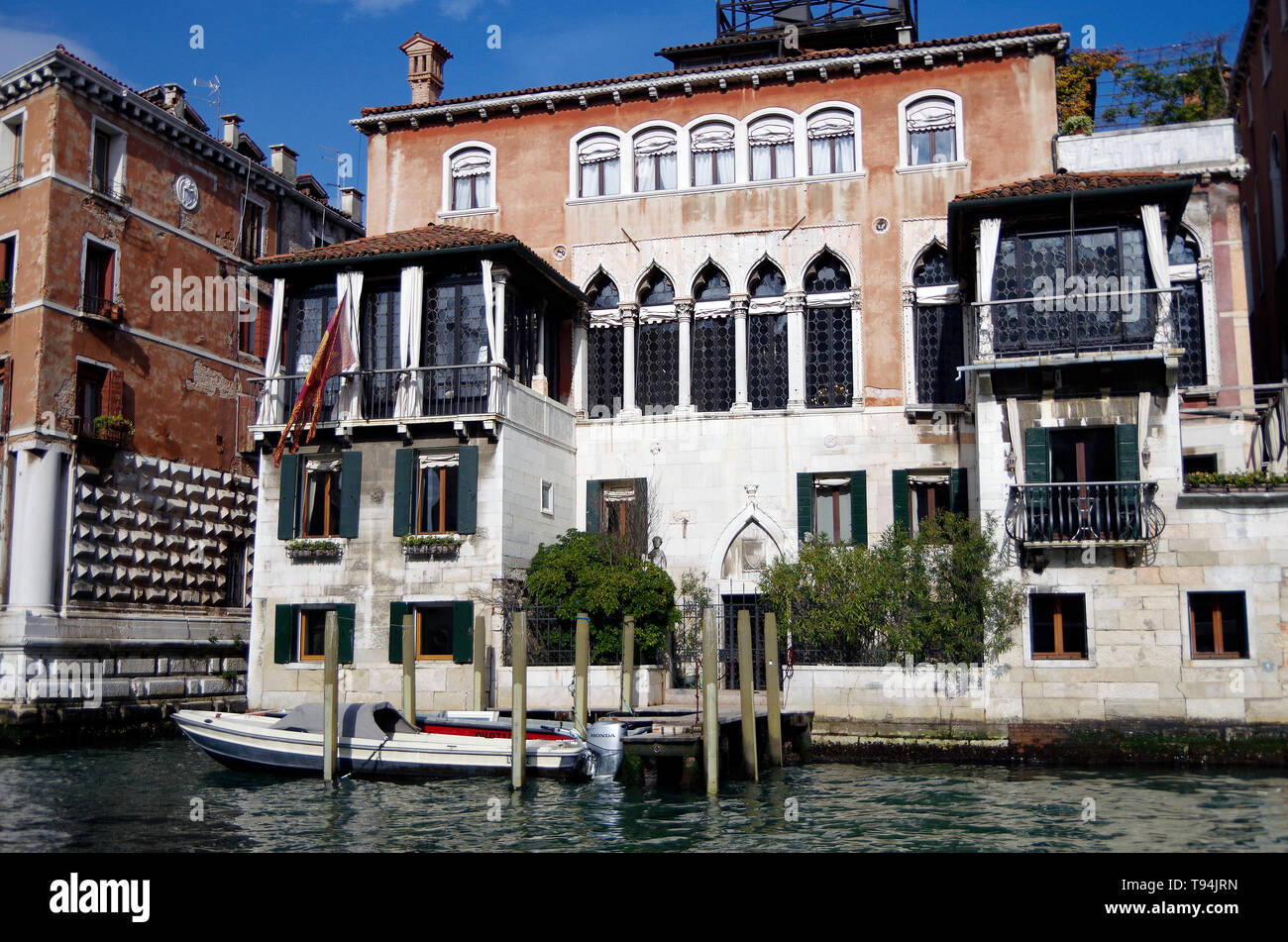 The small, but picturesque, 15th Century Gothic Pallazo Fallier Canossa ...