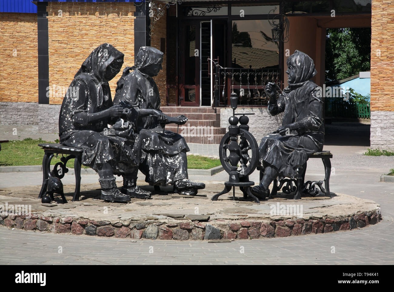 Russian statue women hi-res stock photography and images - Alamy