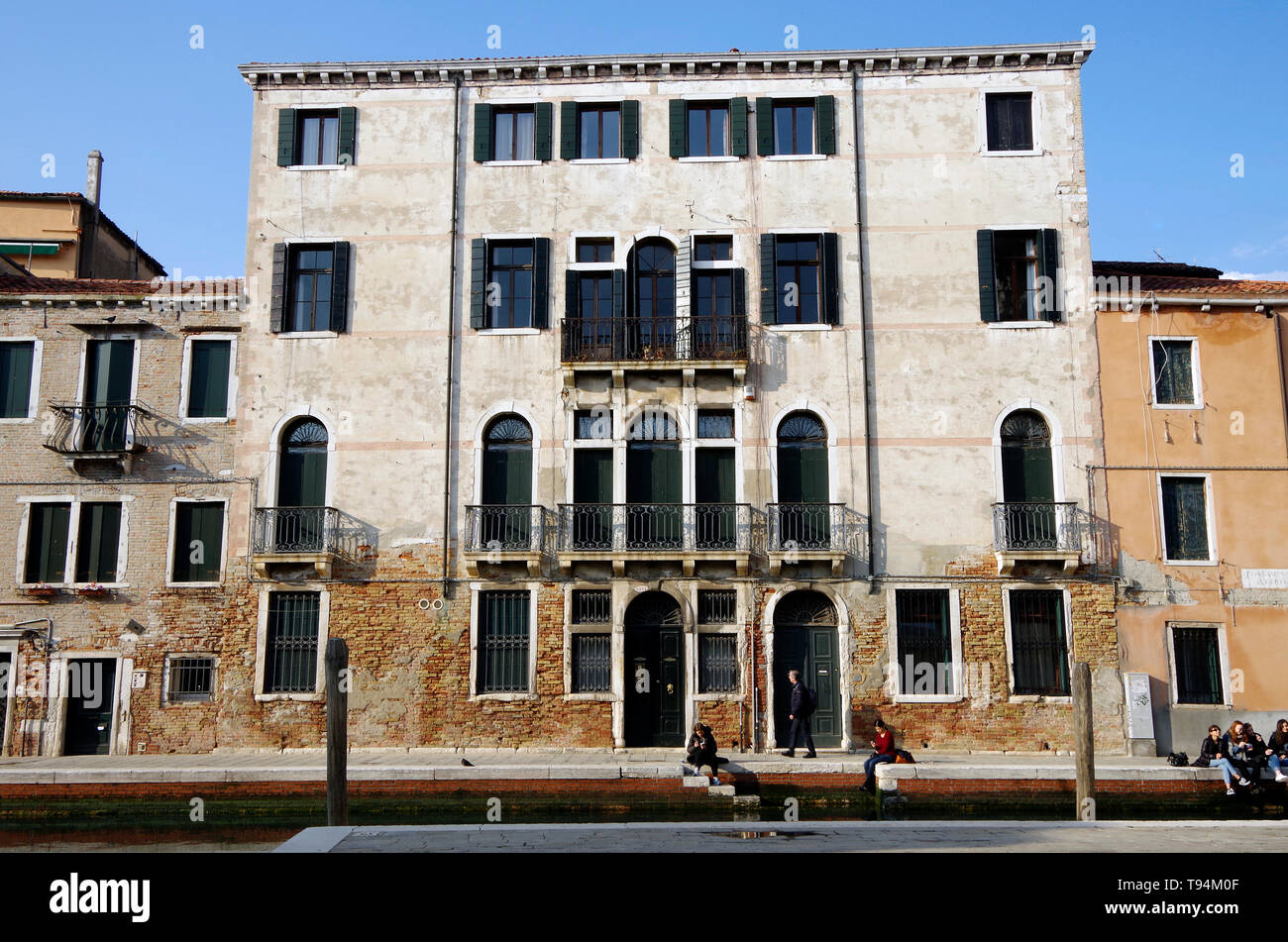 A Large, un-named house which faces the Campo S Barnaba across the Rio ...
