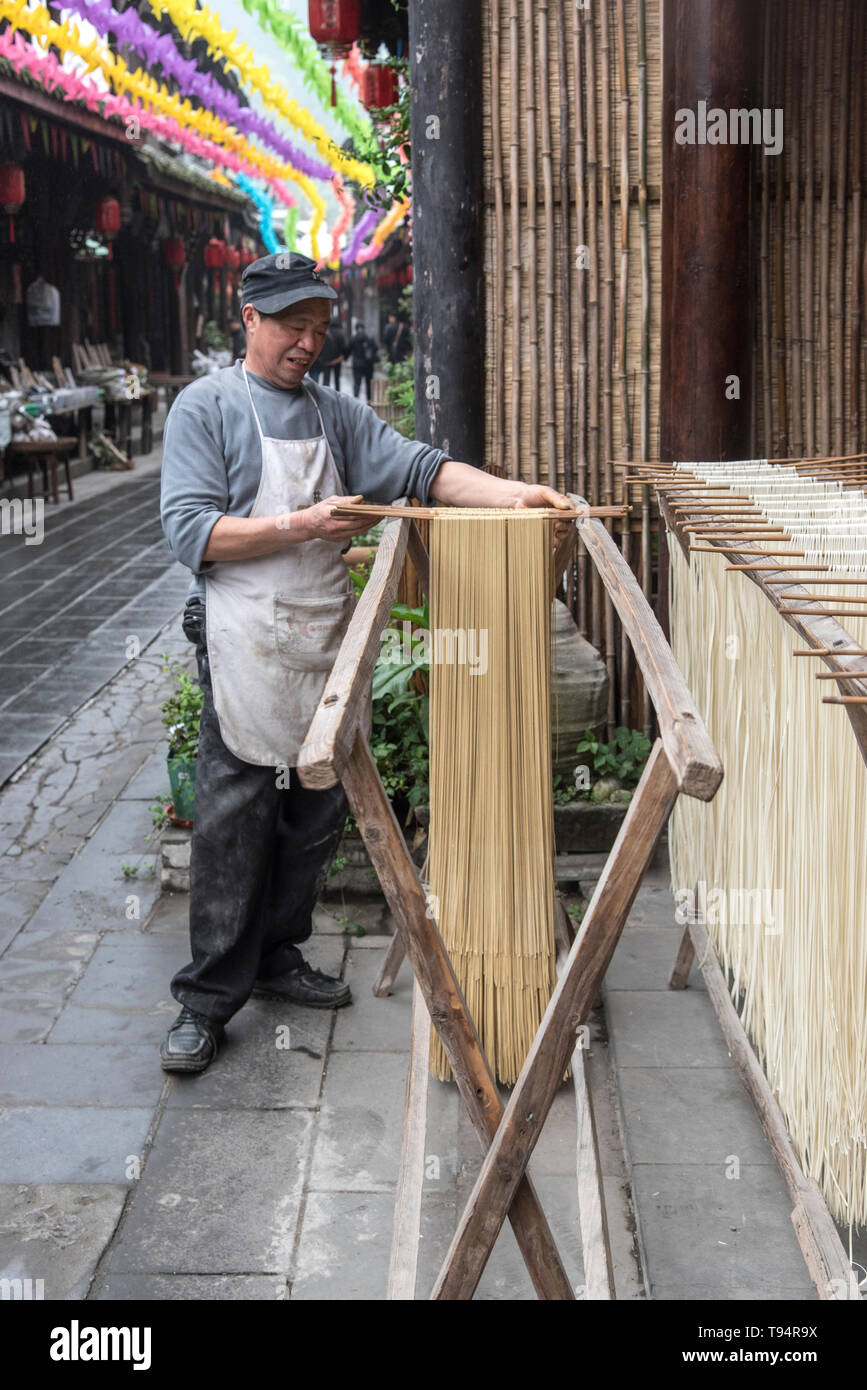 Hand making noodles chinese hi-res stock photography and images - Alamy