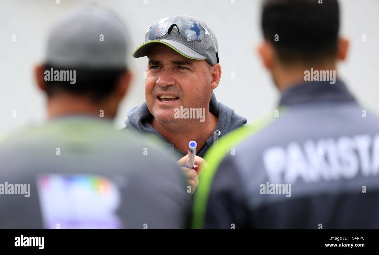 Pakistan coach mickey arthur addresses hi-res stock photography and ...