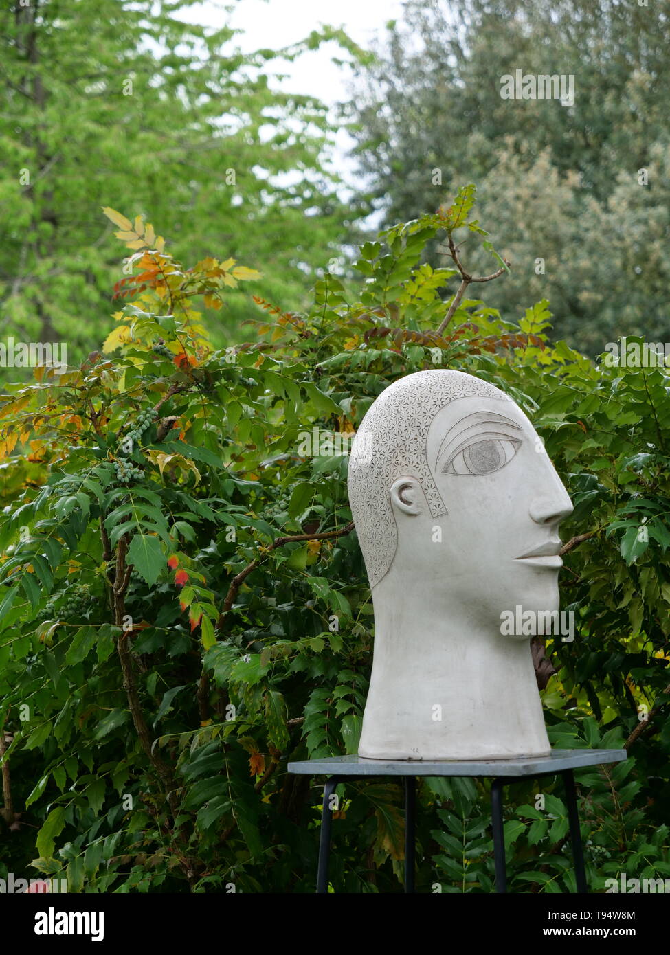 Profile head sculpture hi-res stock photography and images - Alamy