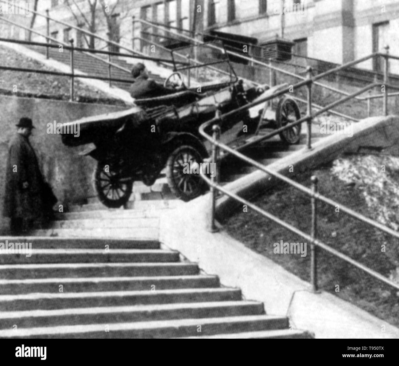 Henry ford driving his first automobile hi-res stock photography and ...