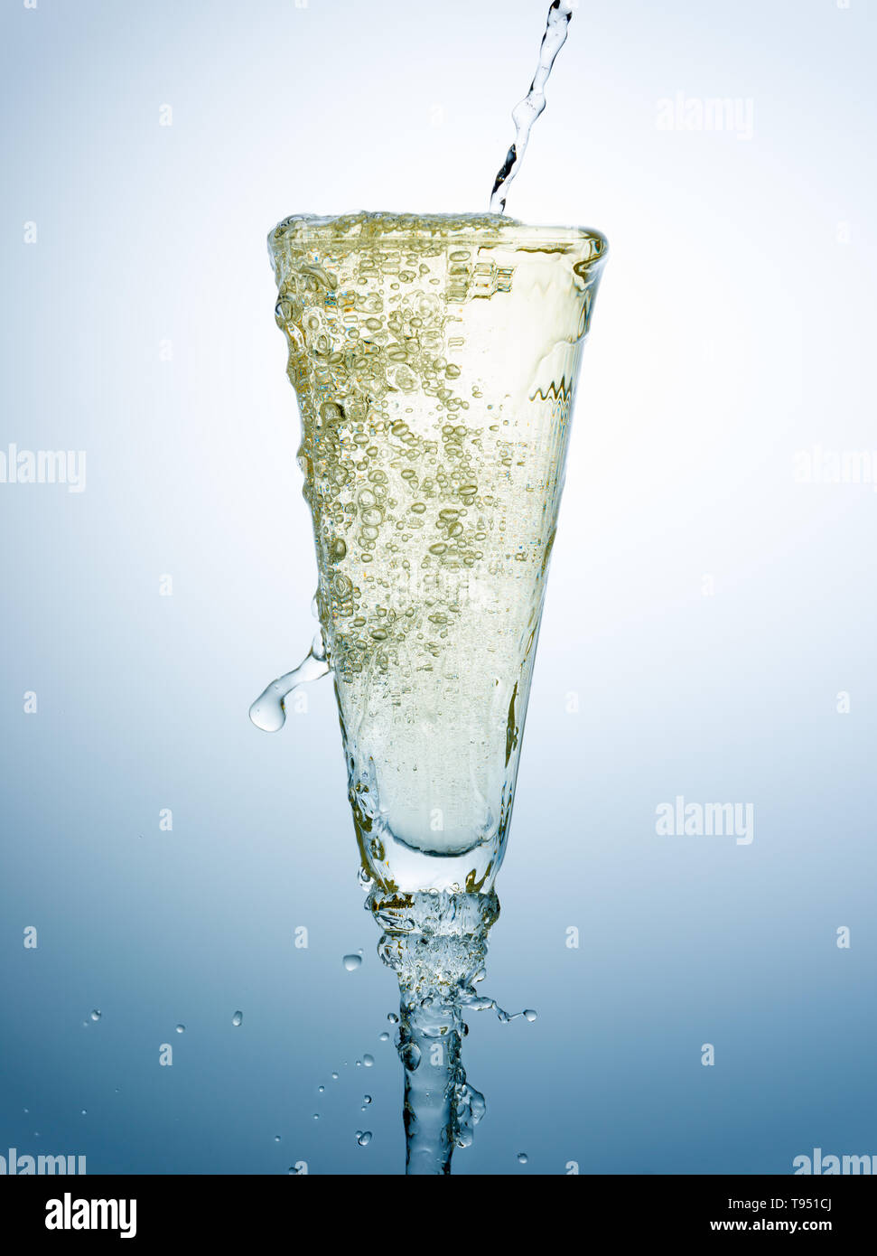 Sparkling wine glass overflowing hi-res stock photography and images ...