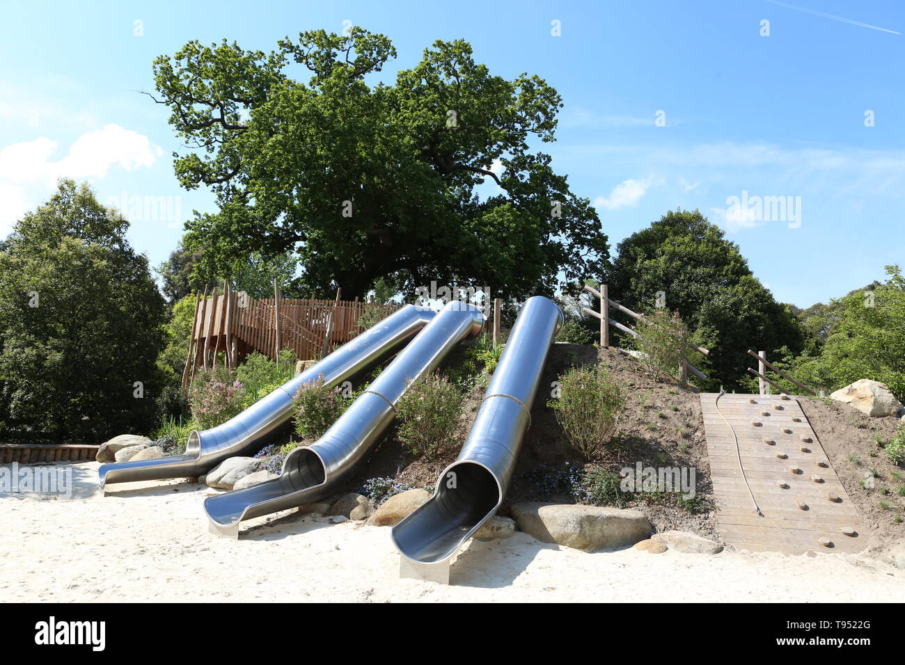 Kew gardens london paths hi-res stock photography and images - Alamy