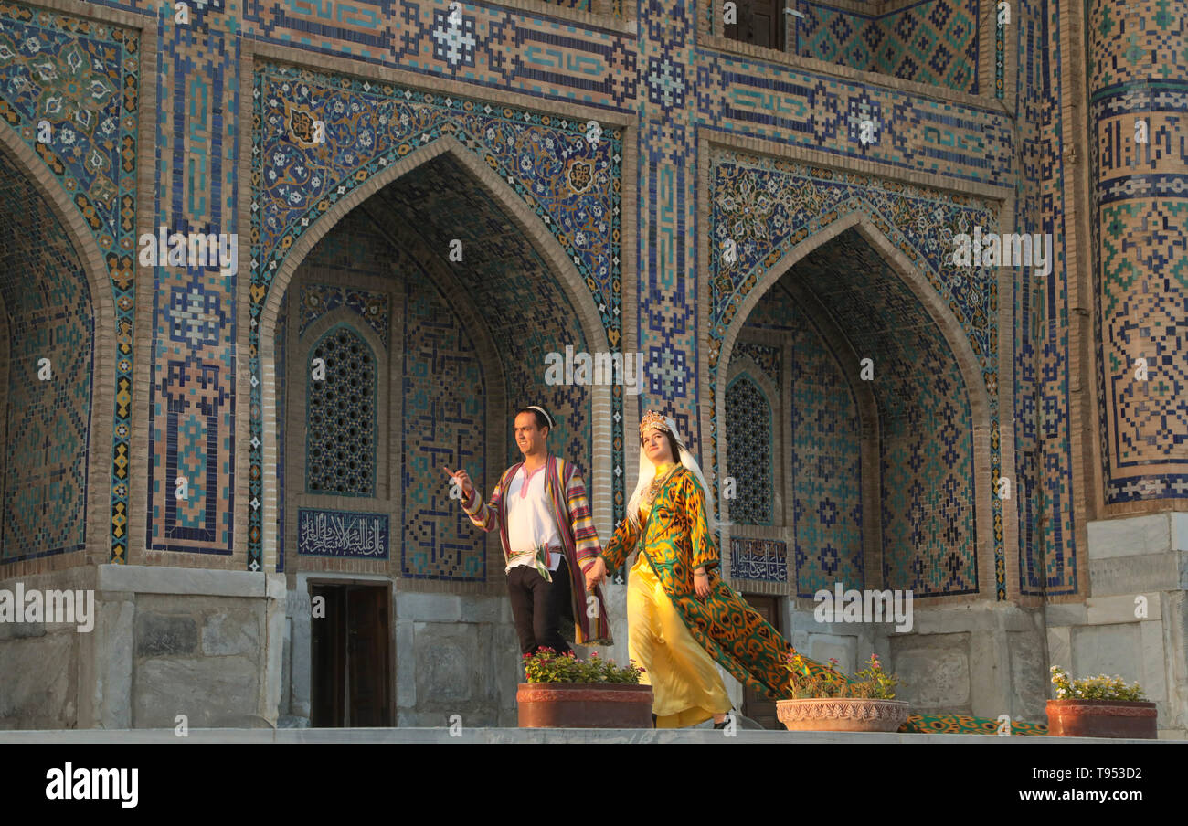 Uzbek costume hi-res stock photography and images - Alamy