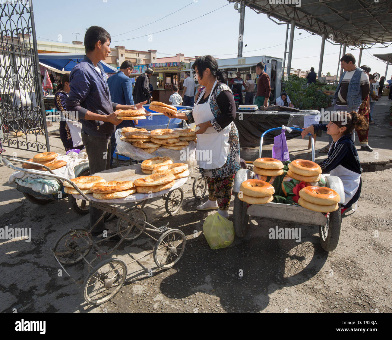 Ancient silk road market hi-res stock photography and images - Alamy