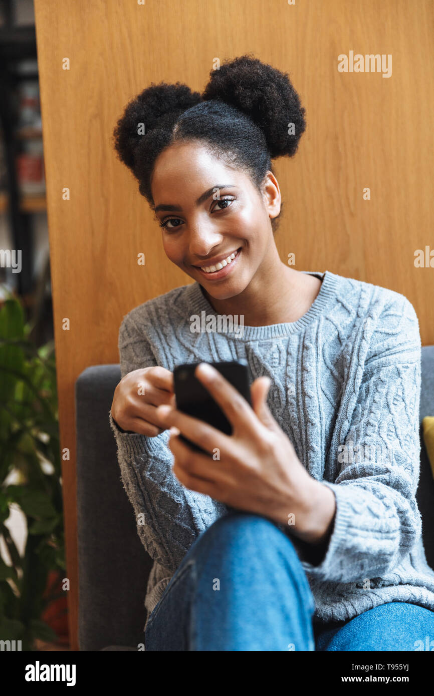 African school girl using phone hi-res stock photography and images - Alamy