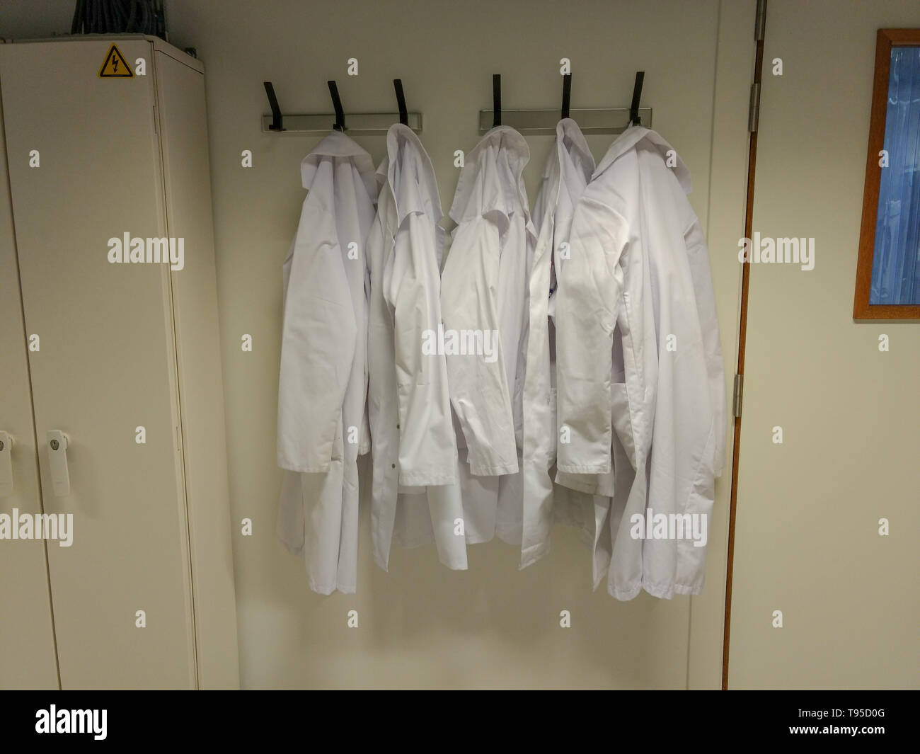 Labcoats hi-res stock photography and images - Alamy