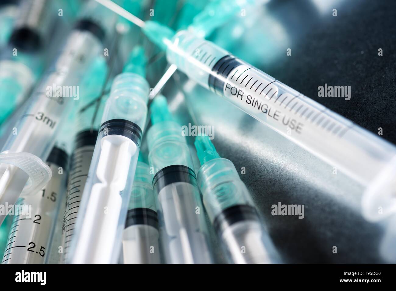 Stacked syringes hi-res stock photography and images - Alamy