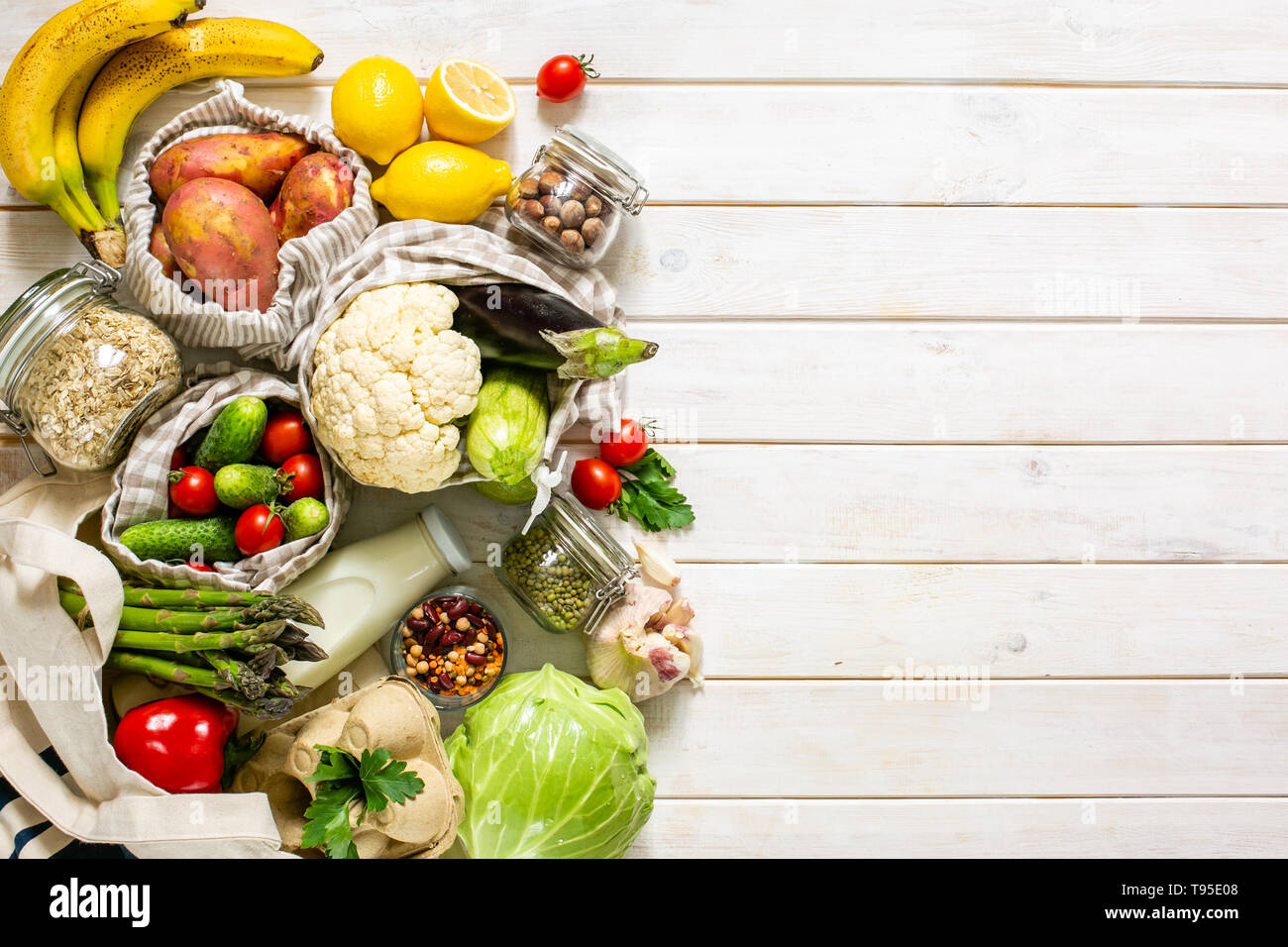 Eco shopping organic vegetables hi-res stock photography and images - Alamy