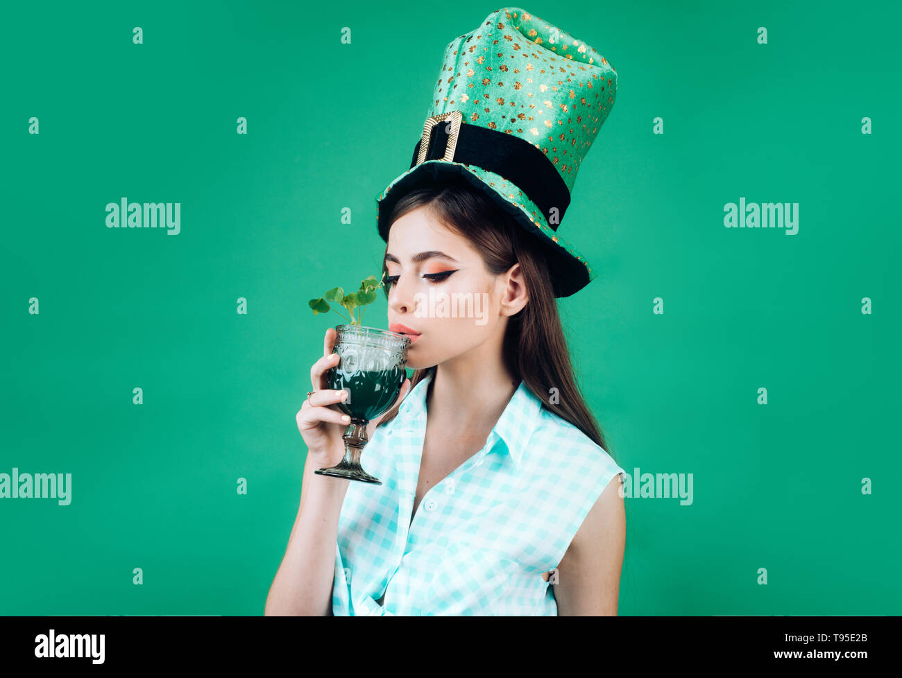 Retro pin up 40s woman hi-res stock photography and images - Alamy