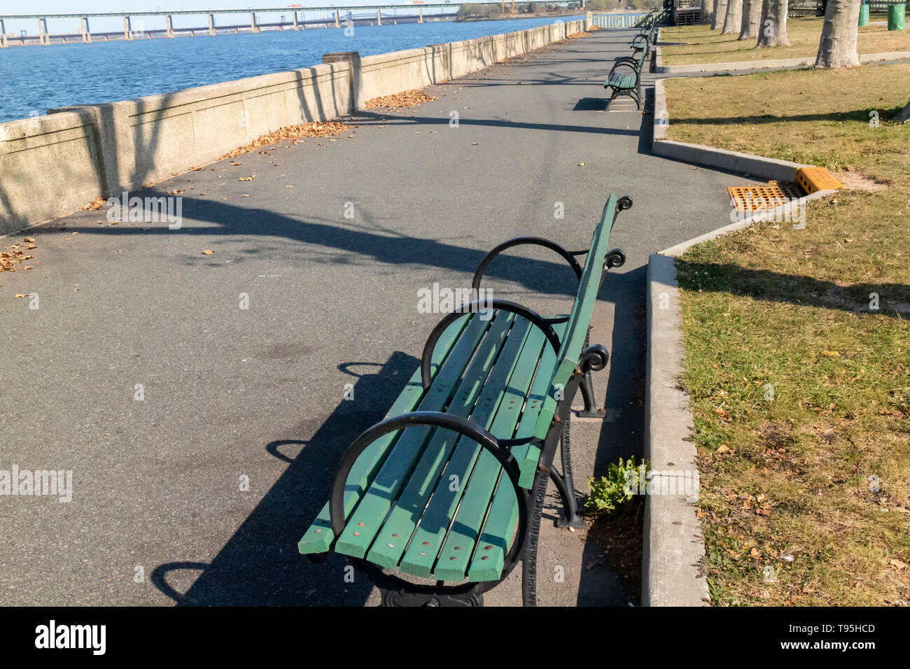 Seaside bench hi-res stock photography and images - Alamy