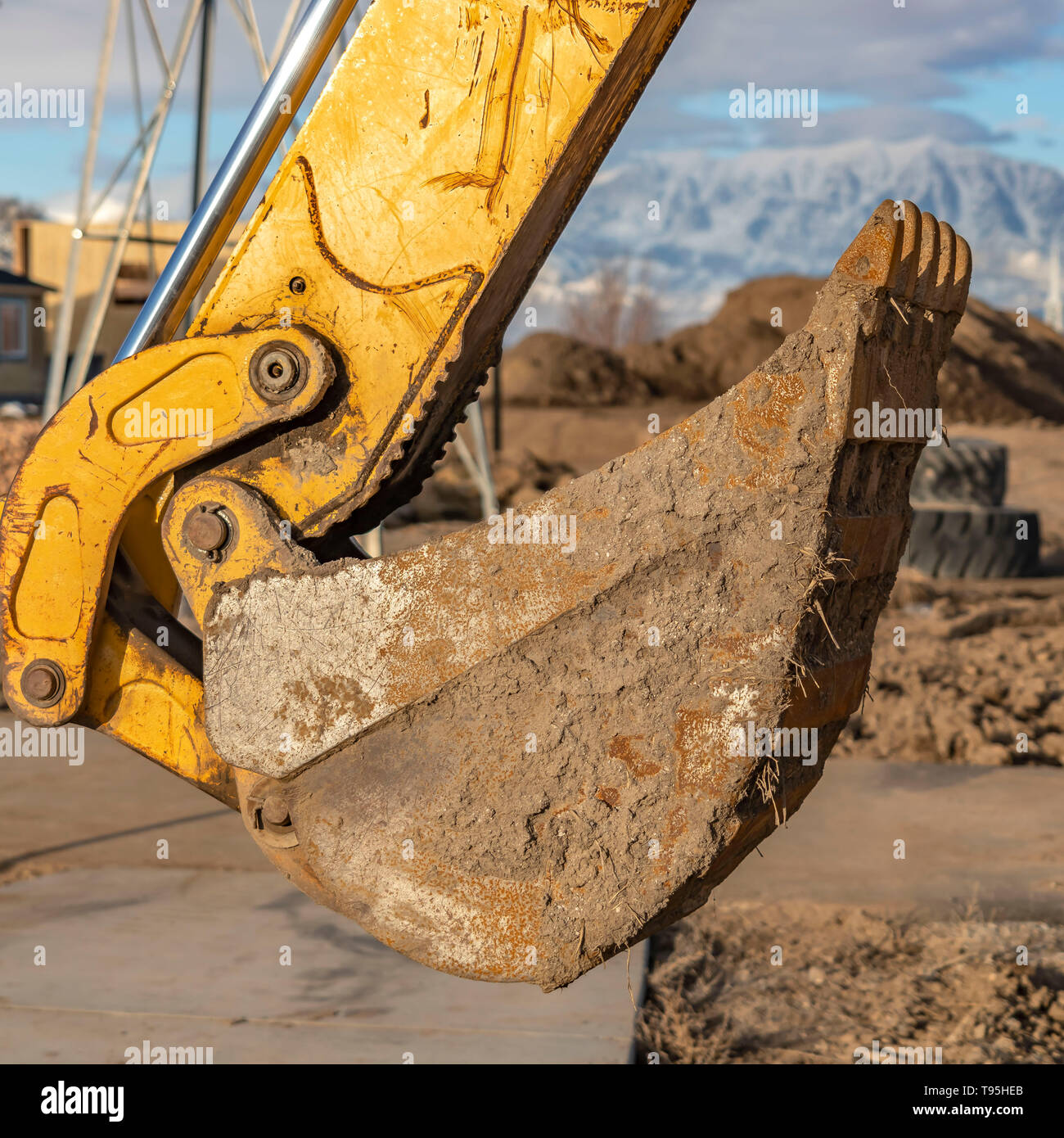 Bucket arm hi-res stock photography and images - Alamy