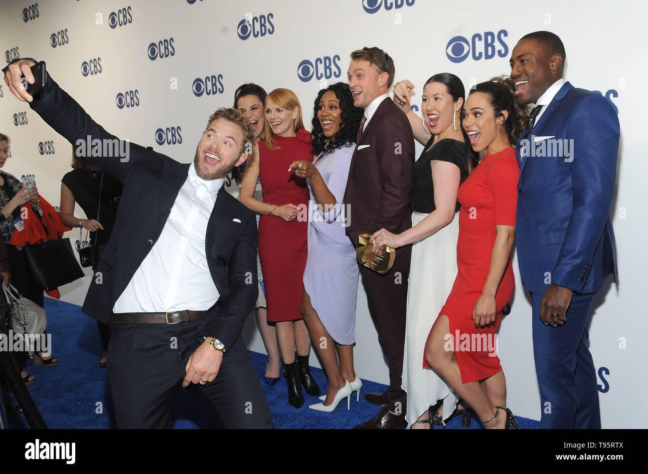 New York, NY, USA. 15th May, 2019. Kellan Lutz photo bombs Lindsay ...