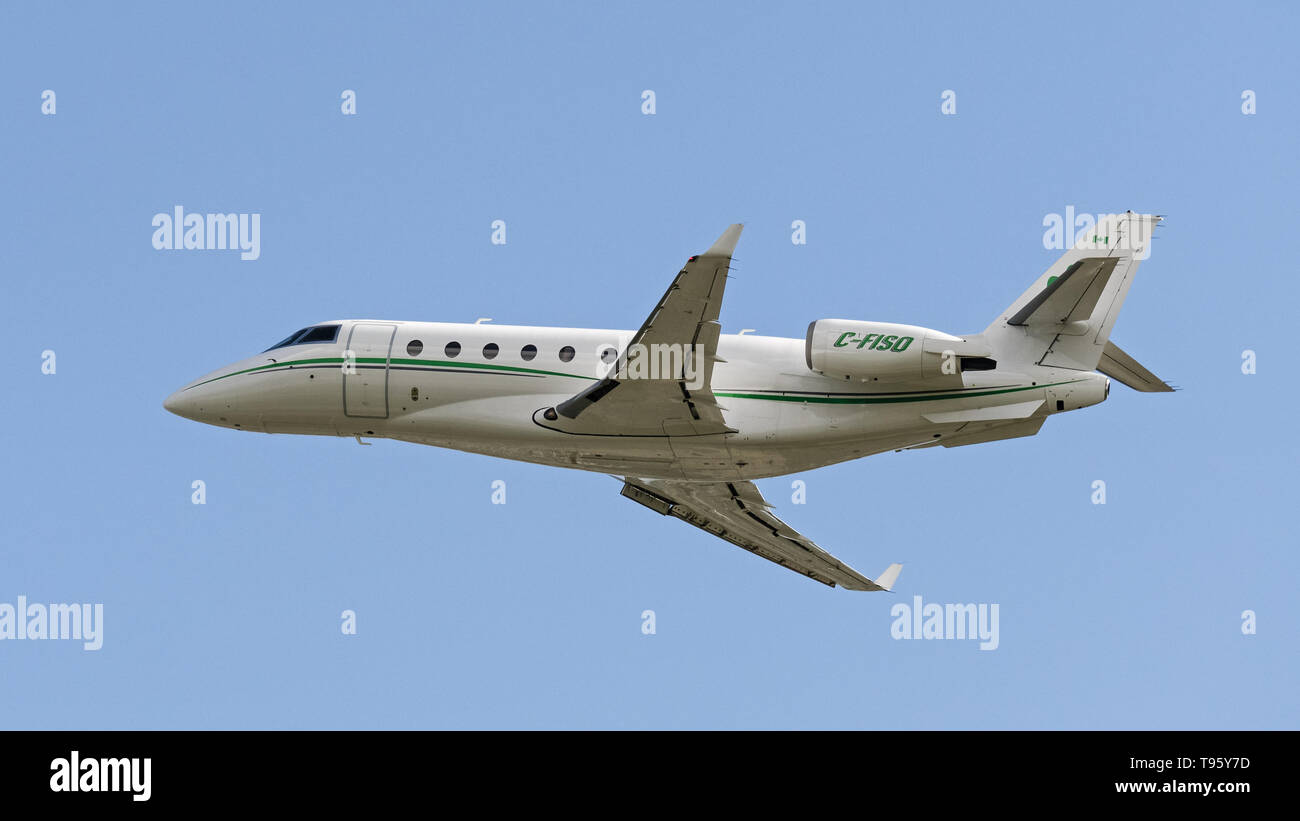 Gulfstream g200 hi-res stock photography and images - Alamy