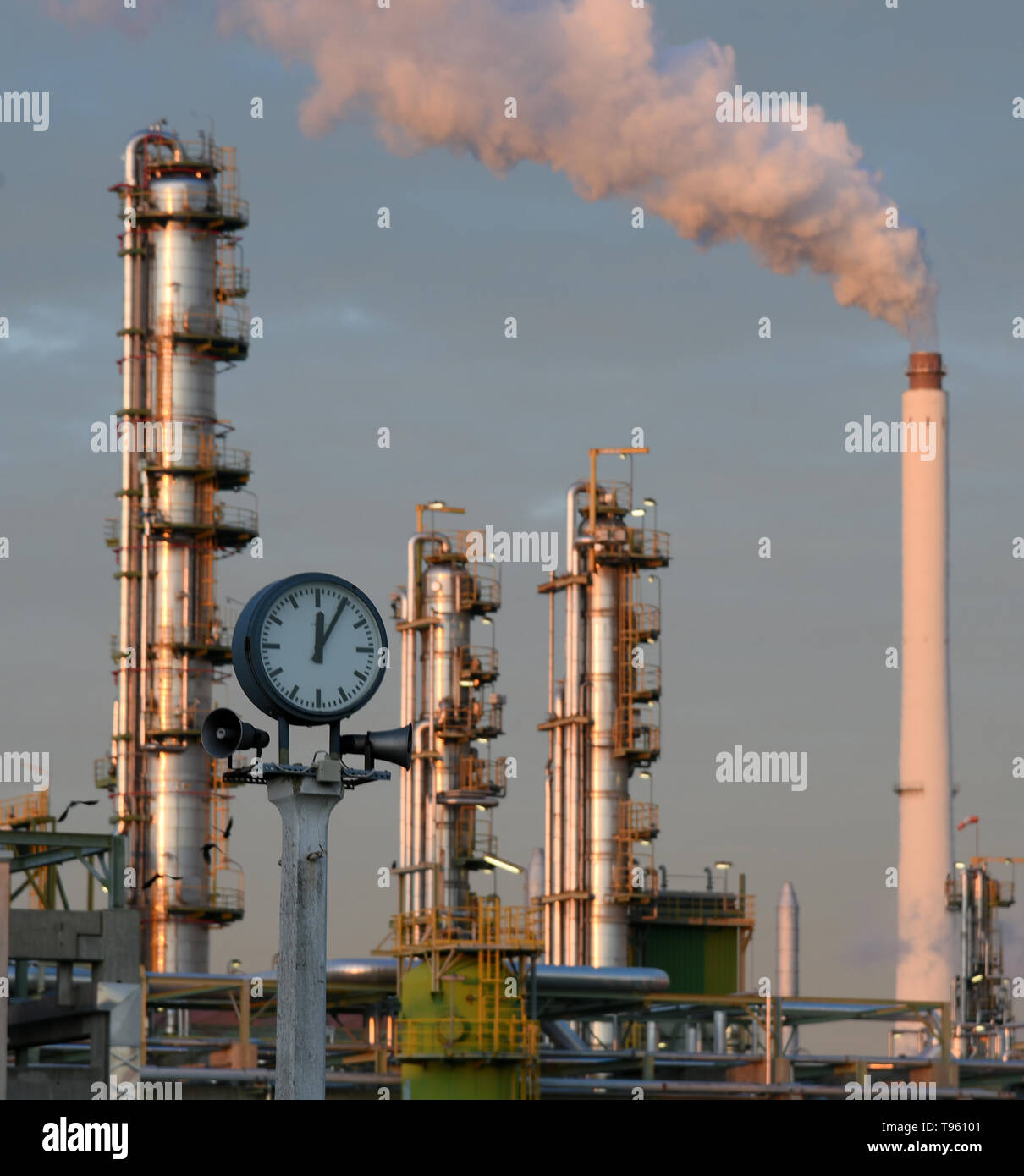 Leuna, Germany. 15th Nov, 2018. The photo shows the production ...