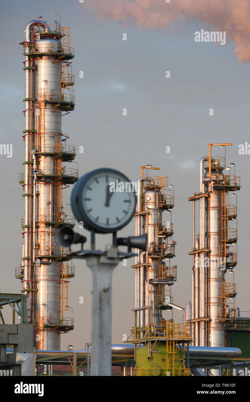 Leuna germany refinery total refinery hi-res stock photography and ...