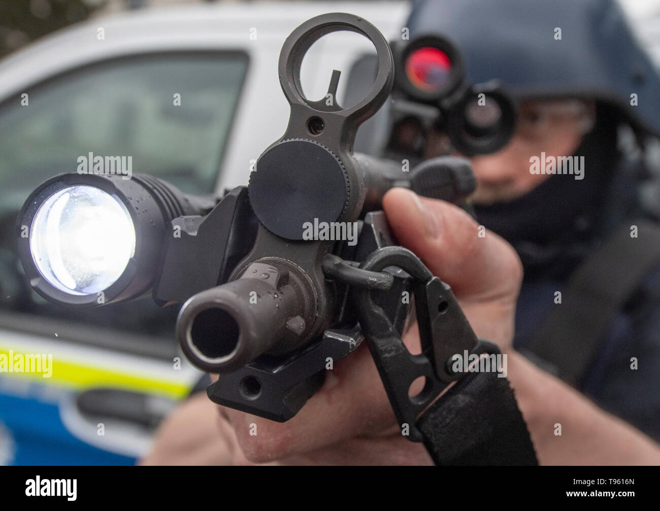 Wiesbaden, Germany. 09th May, 2019. With the submachine gun at the ...