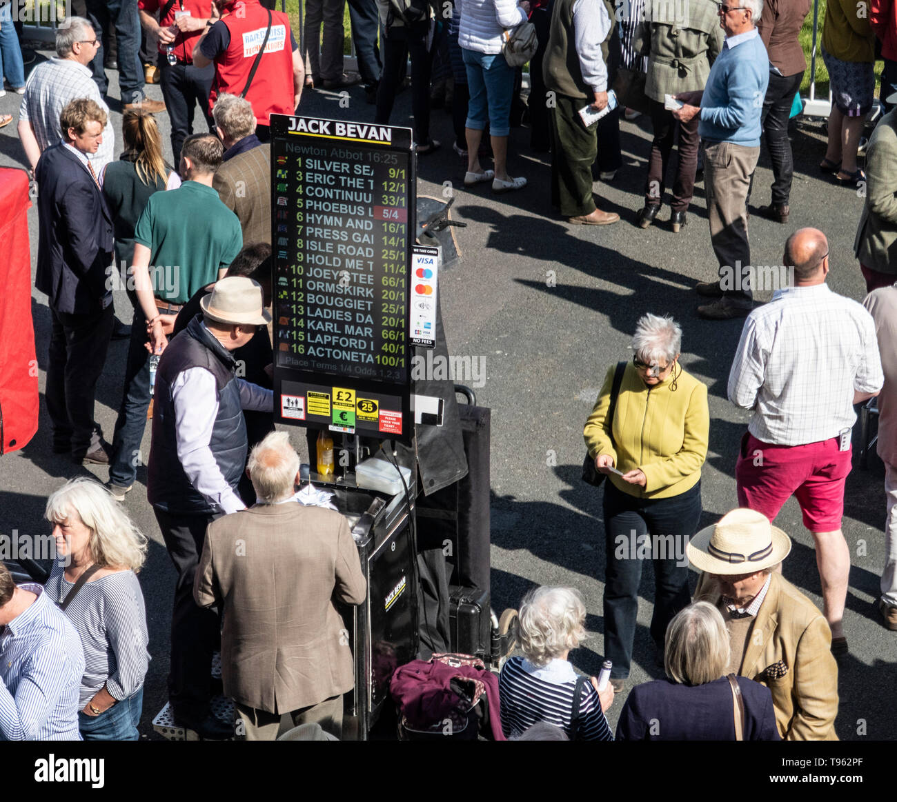 Bookies racecourse hi-res stock photography and images - Alamy